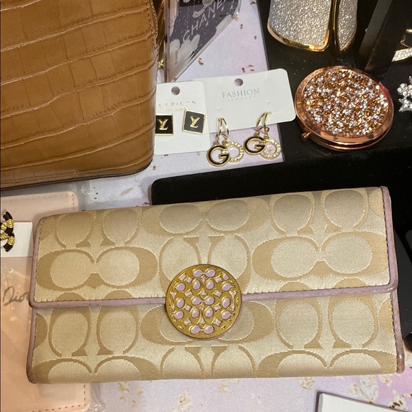 Coach | Bags | Elegant Gold Coach Womens Wallet | Poshmark